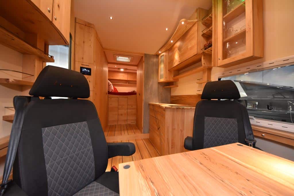 Holzmobil-Wohnmobil: Alles aus Holz - Reisemobil International