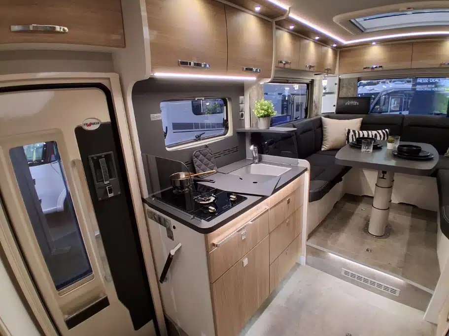 Luxusliner auf Sprinter: Frankia I 7400 Plus Platin Pure Final Edition ...